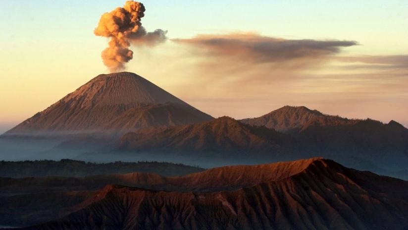 Vero Vulcano A Cono Di Cenere